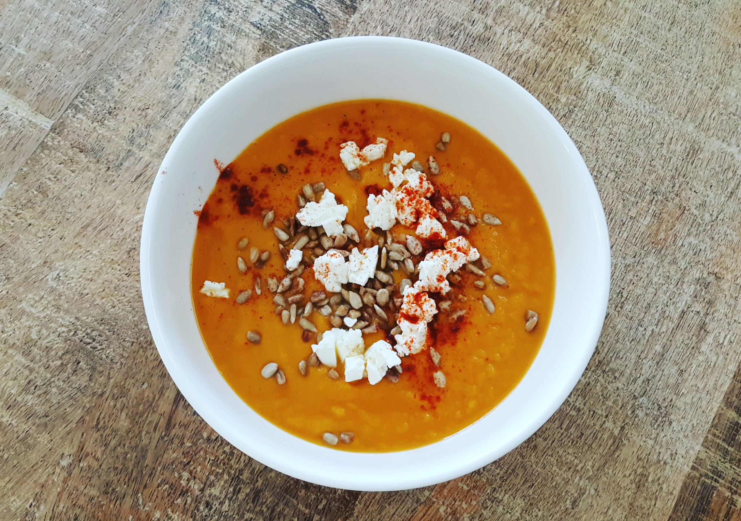 Paprikakeitto Patros- juustorakeilla - Toptravels